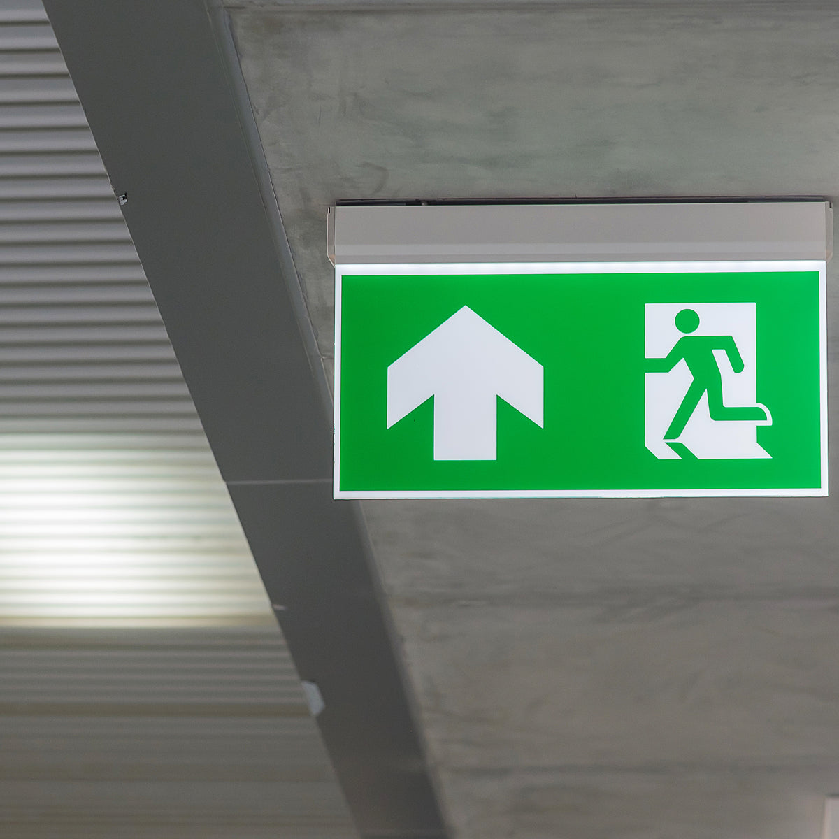 Fluchtwege: Hoch, runter, geradeaus? Wie Sie Rettungswege richtig ...